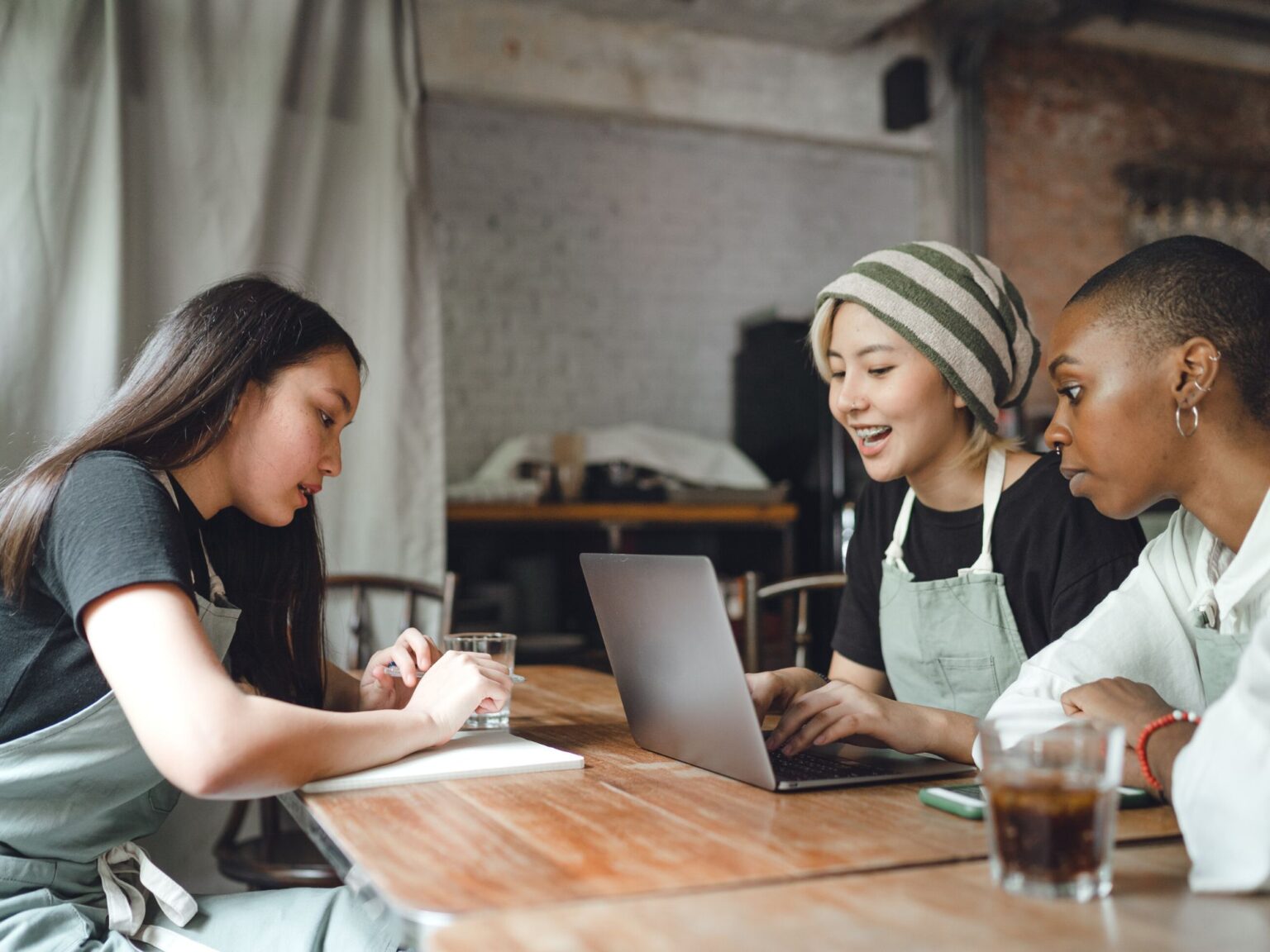 How to Build Employee Accountability in Your Handmade Business - Inventora